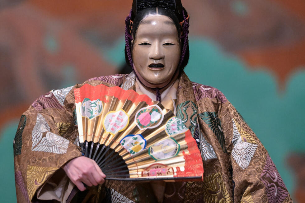 Women break into Japan's 'masculine' Noh theatre