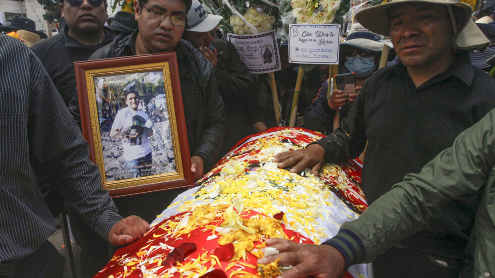 Peru protesters mourn their dead as clashes continue