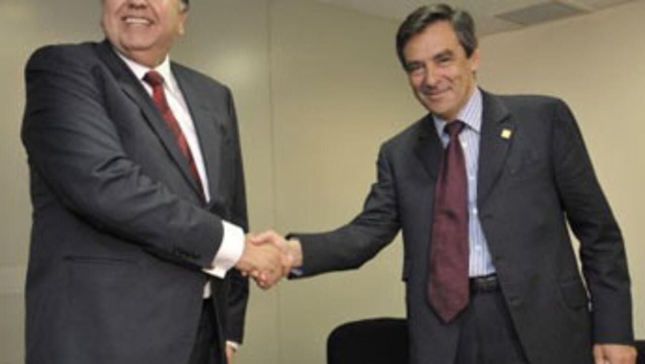 A Lima, Fillon rappelle la mobilisation pour Betancourt - France 24