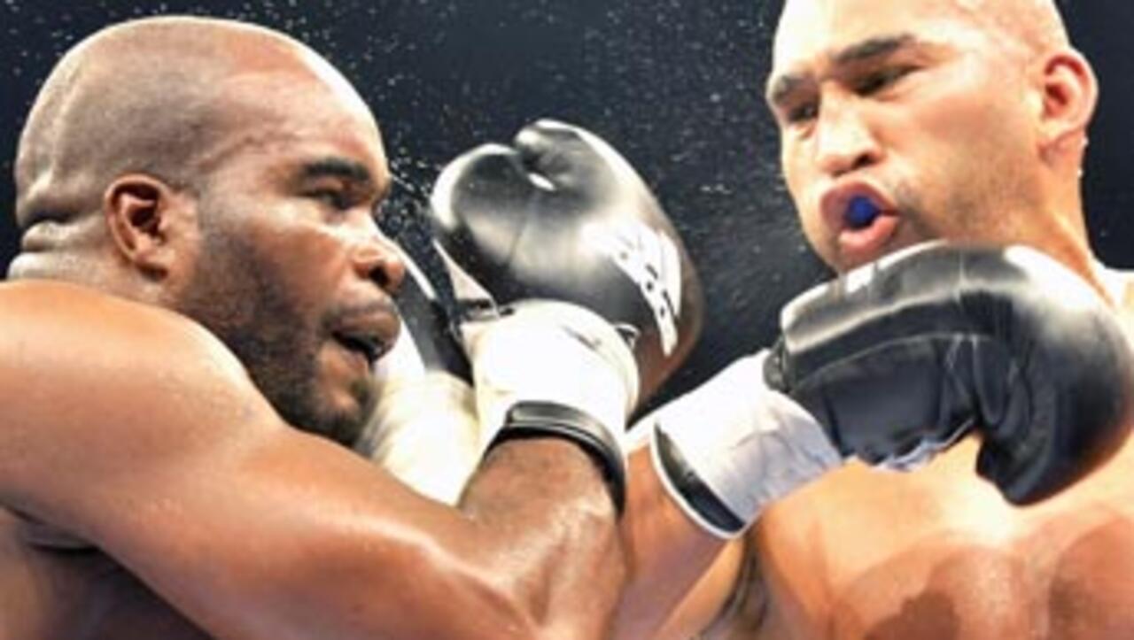 Mormeck bat Oquendo et se rapproche du titre mondial des lourds