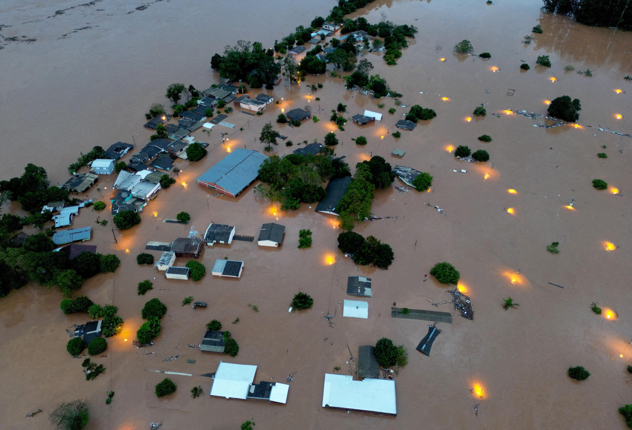 Brasil: aumenta a 31 la cifra de muertos tras tormentas e inundaciones ...