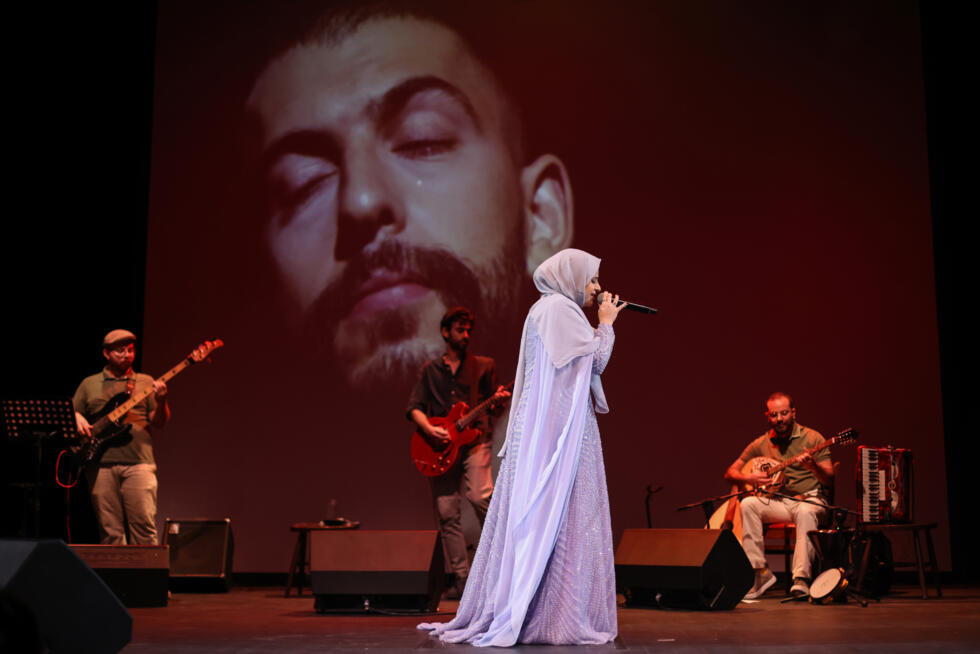 'Beautiful thing': hijab-wearing singer looks to inspire