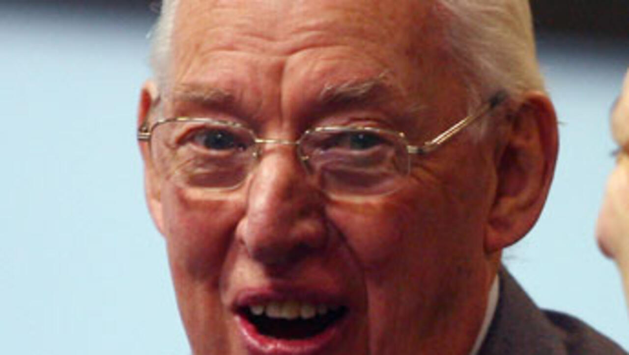 Ian Paisley to step down as N Ireland's First Minister