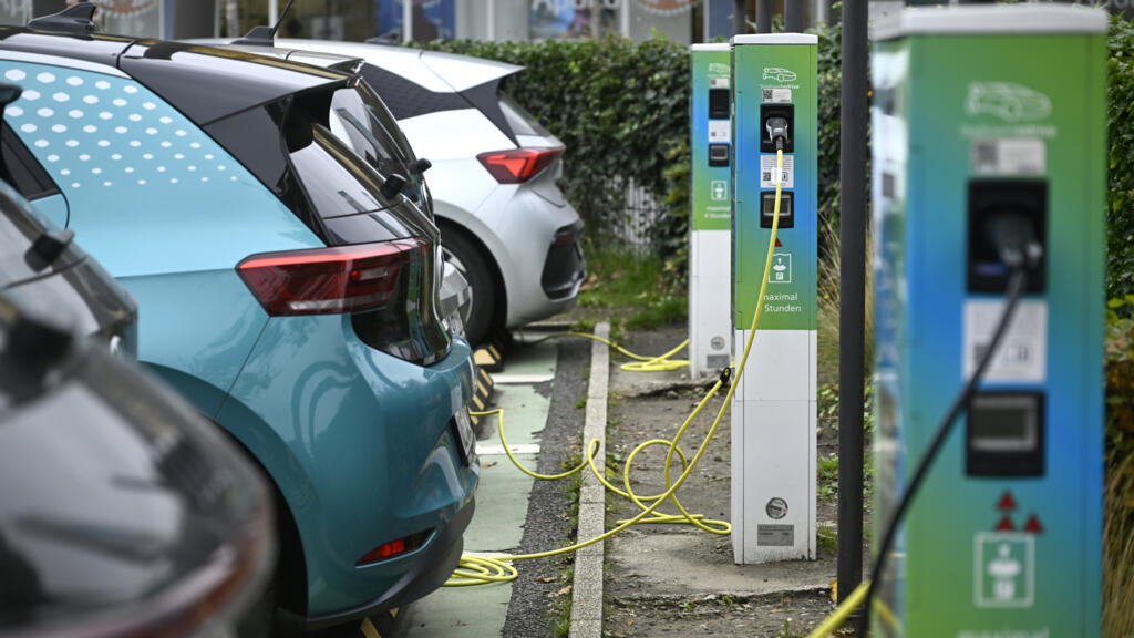 Hybrid cars top choice for consumers in Europe in 2025: data