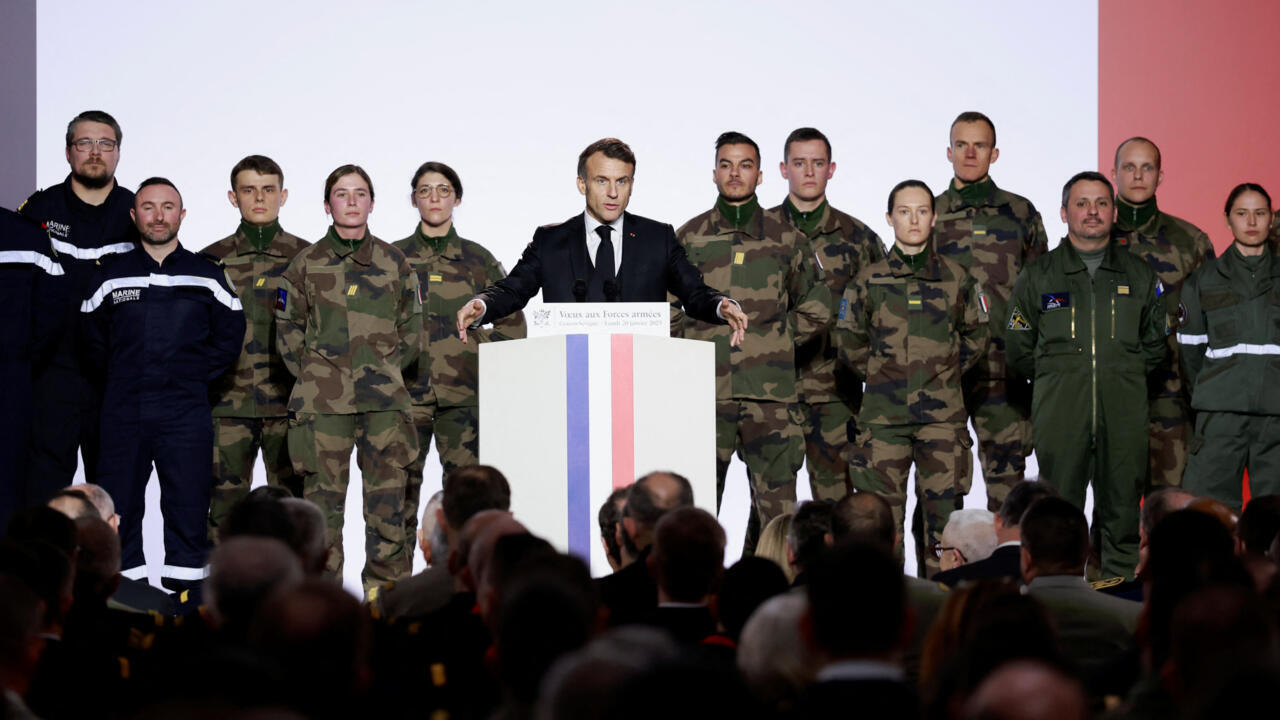 Emmanuel Macron veut "mobiliser" plus de jeunes volontaires "en renfort ...
