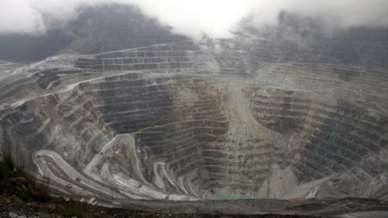 Indonesia to take majority stake in massive gold, copper mine