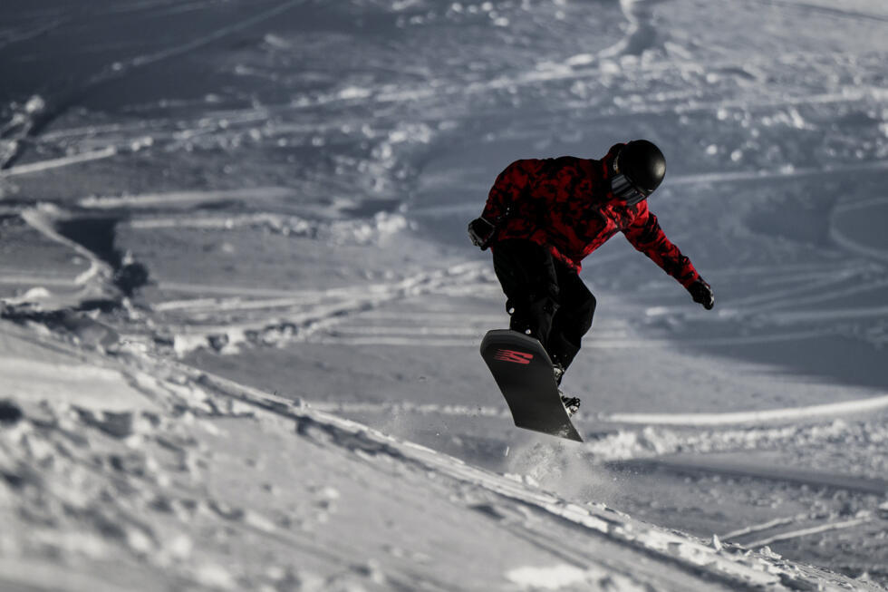 Afghan exiles find snowboarding freedom in France