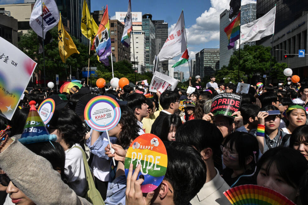 Tens of thousands of South Koreans celebrate Pride despite backlash