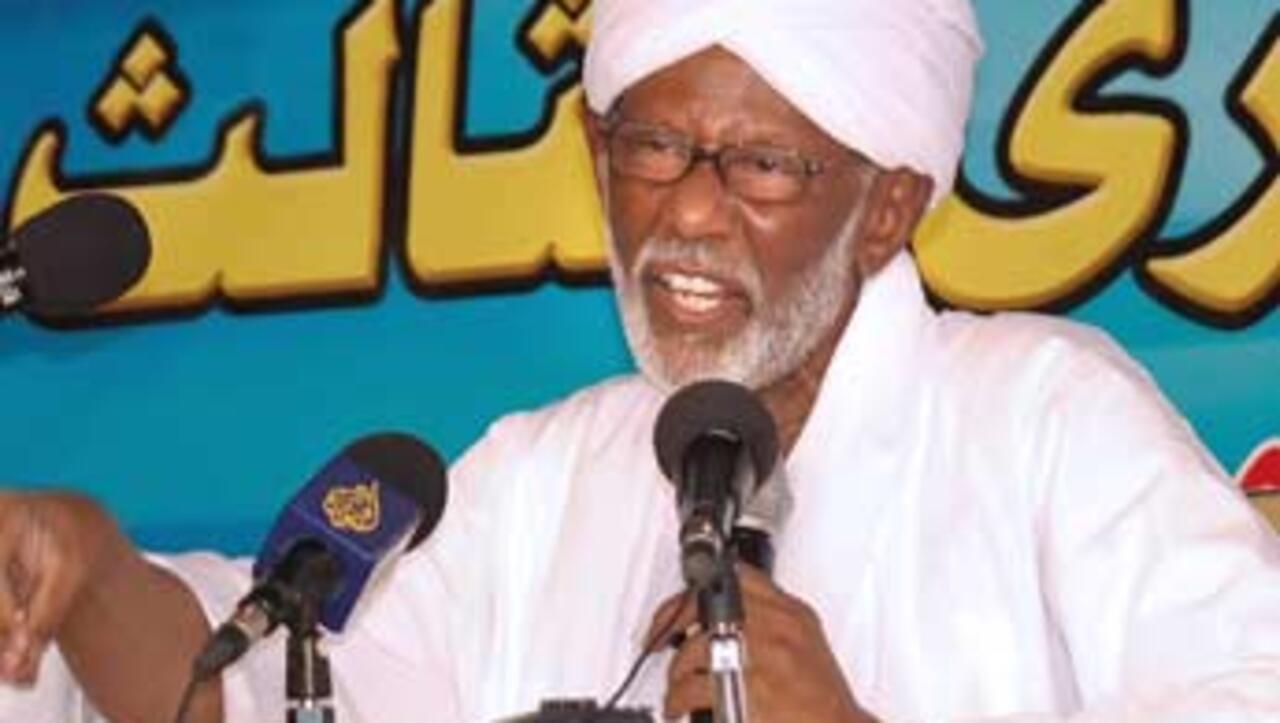 Libéré, l'opposant Hassan al-Tourabi réitère son soutien à la CPI