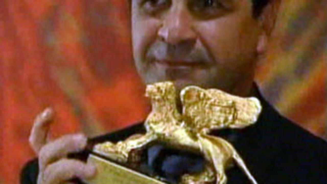 Acclaimed film-maker Jafar Panahi is arrested