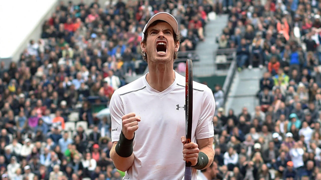 Andy Murray rolls into French Open quarter finals