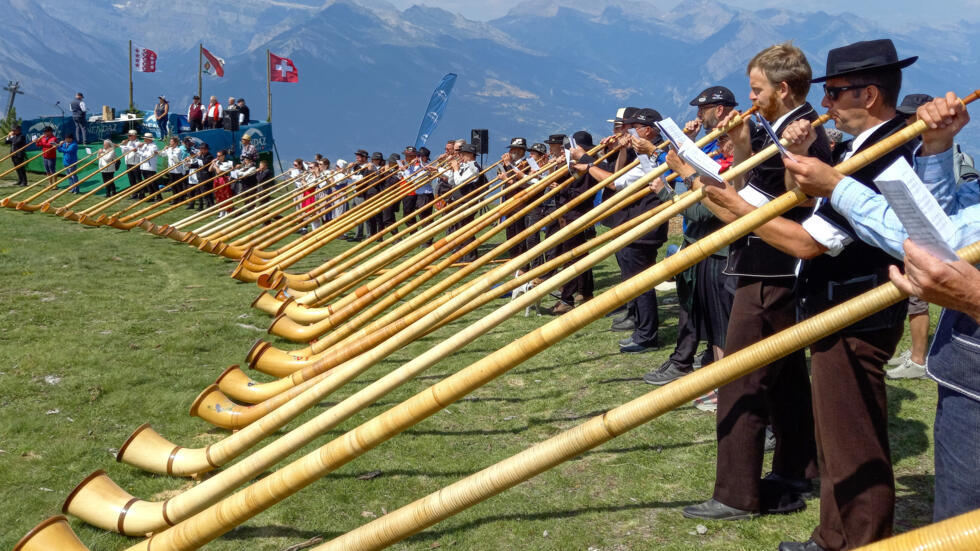 Alphorn fest brings sound of music to Swiss mountains
