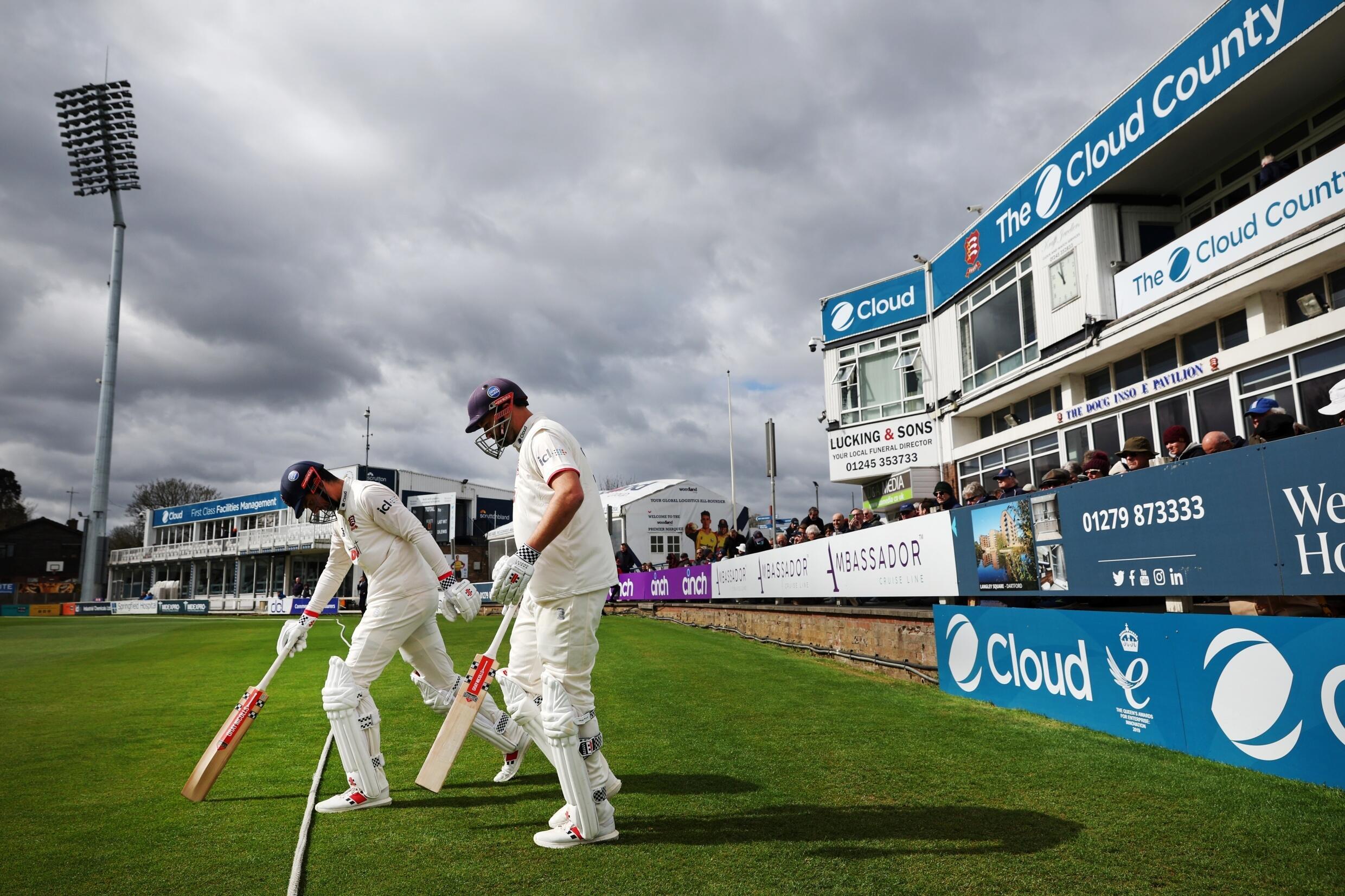 English cricketers brave spring chill at start of season