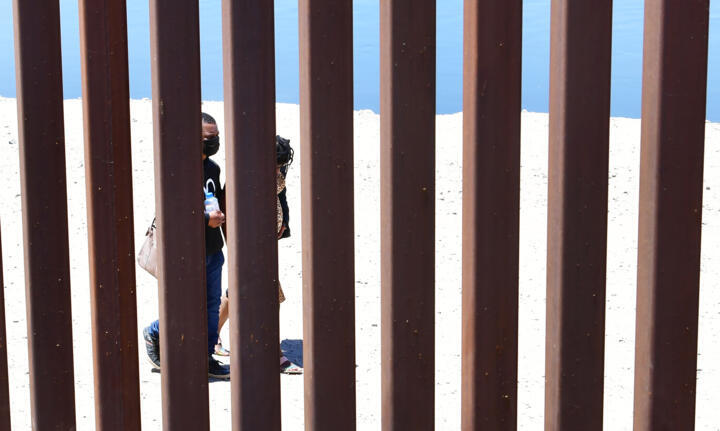 For desperate migrants, hope is in breach at US border wall