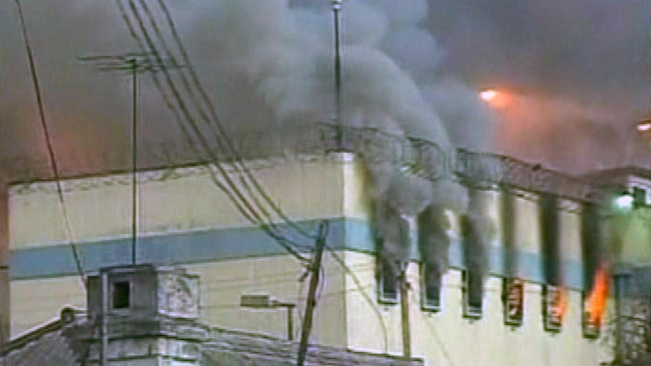 Scores dead, hundreds evacuated in Santiago prison fire