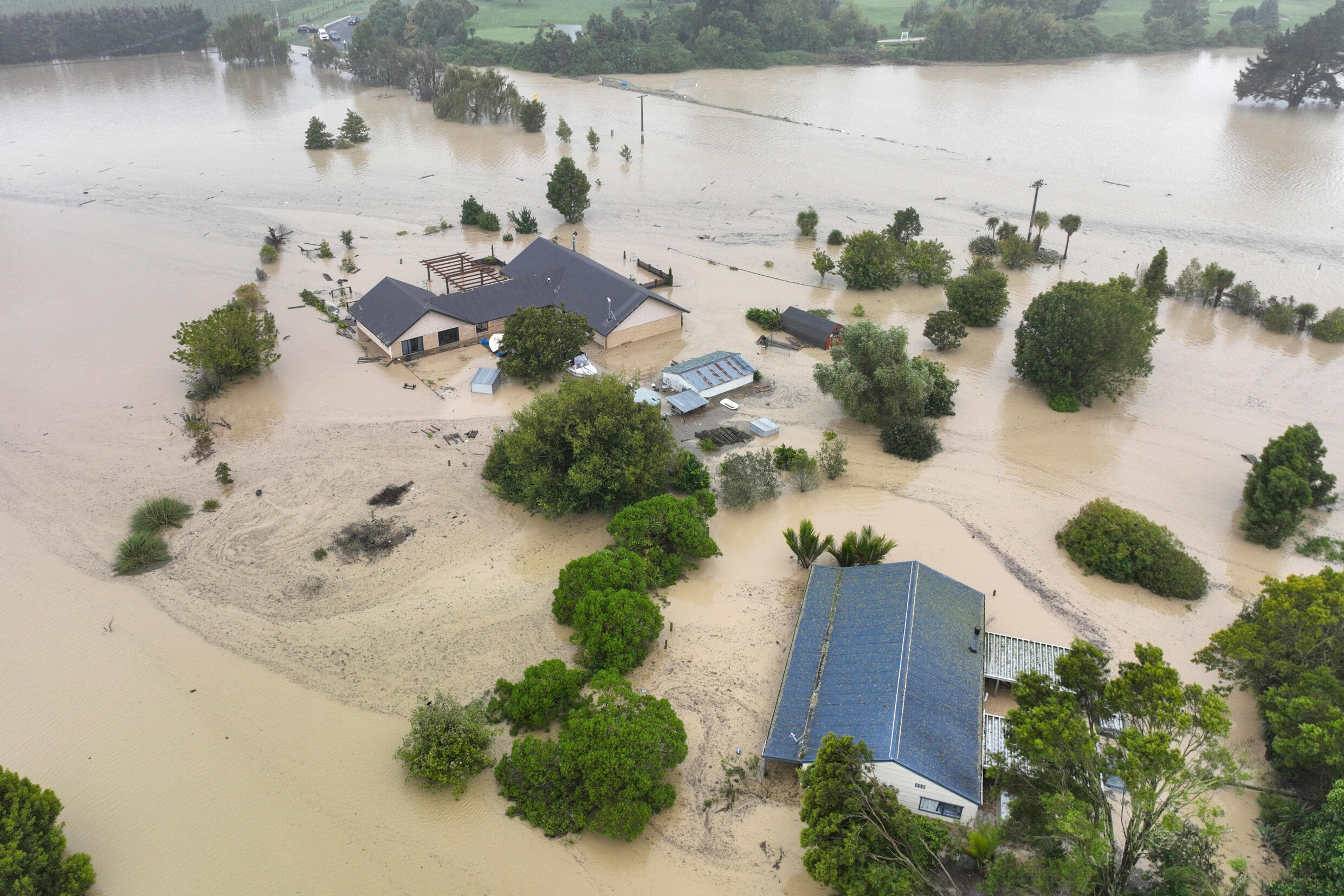 Military helicopters pluck survivors as New Zealand reels from Cyclone ...