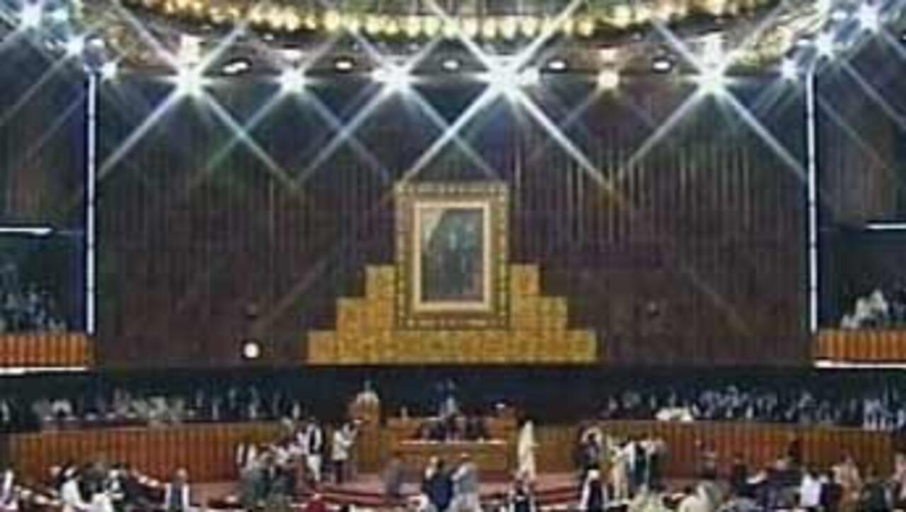 Pakistan's new parliament convenes for first session