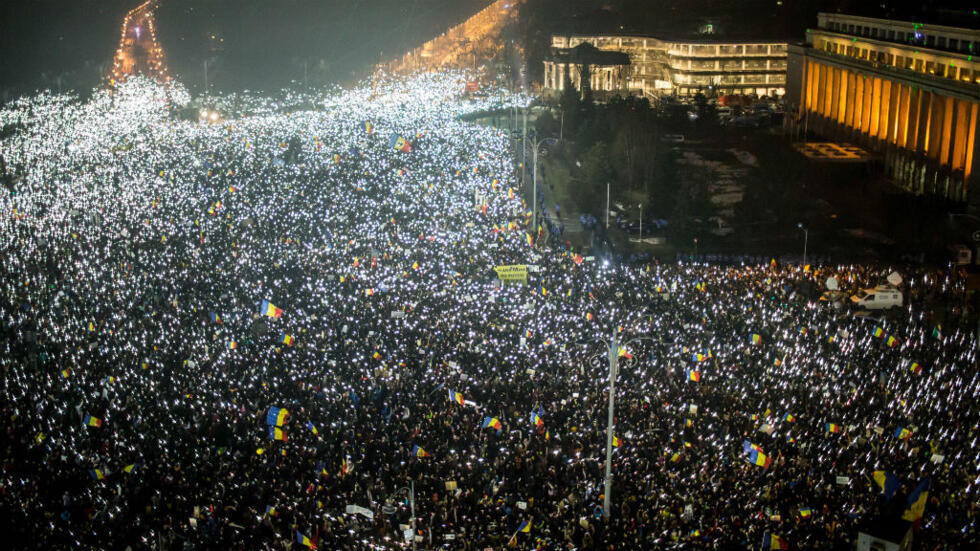 ‘Half-million’ Romania protesters keep up pressure despite graft law repeal