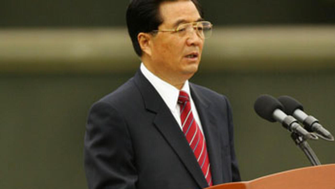 China's Hu in Japan to mend ties