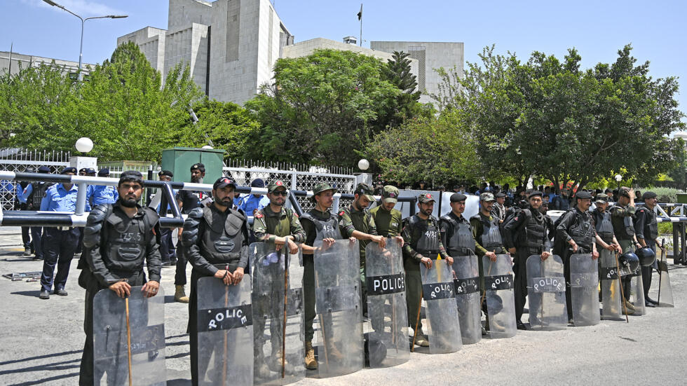 Protests against Pakistan's top judge as ex-PM Khan back in court