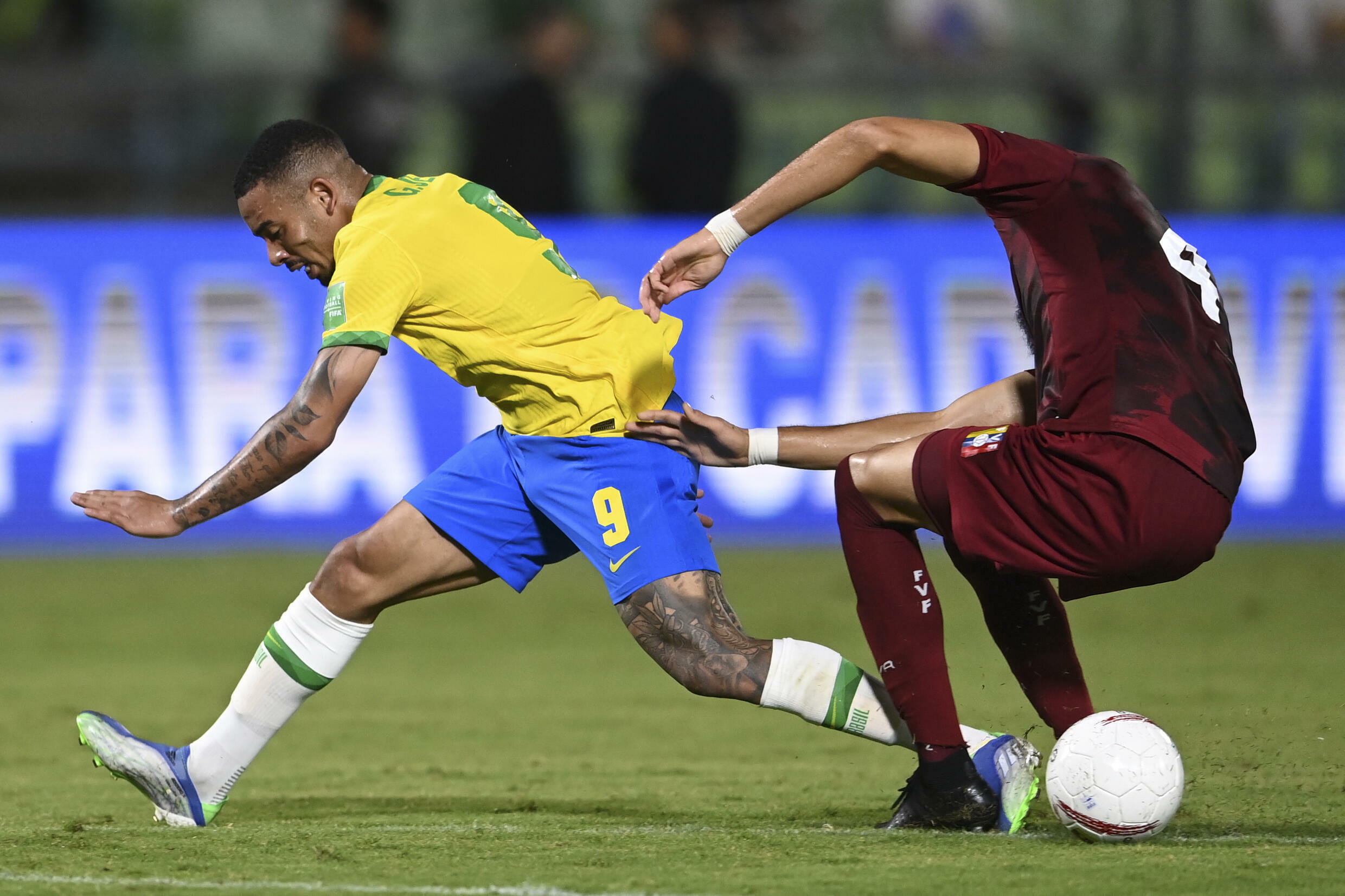 Late Barbosa penalty helps preserve Brazil's winning start - France 24