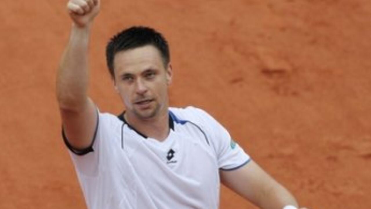 Sweden's Soderling sends defending champion Federer packing