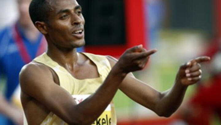 Bekele joins history-makers with fourth 10k title