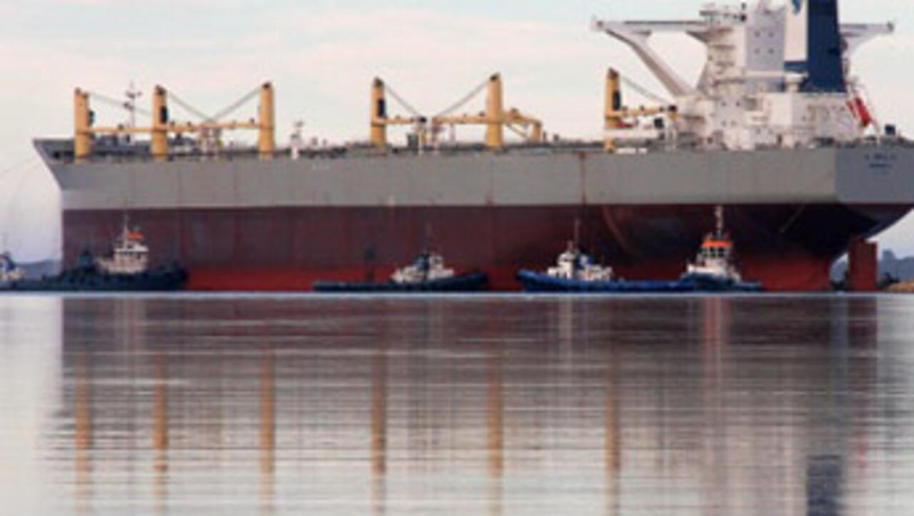 'A Whale' vessel tested in BP oil clean-up effort - France 24