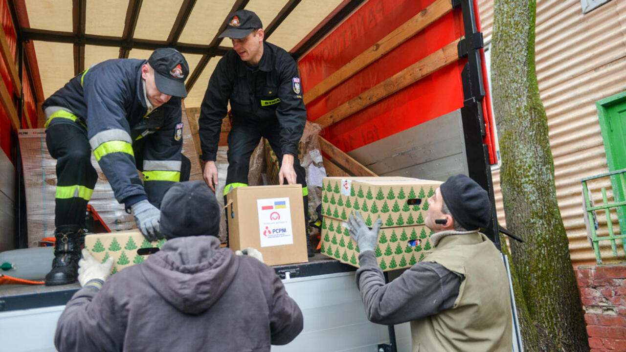 West extends sanctions as Ukraine violence flares up