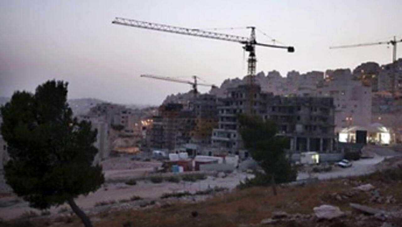 Peace talks in danger as settlement building resumes