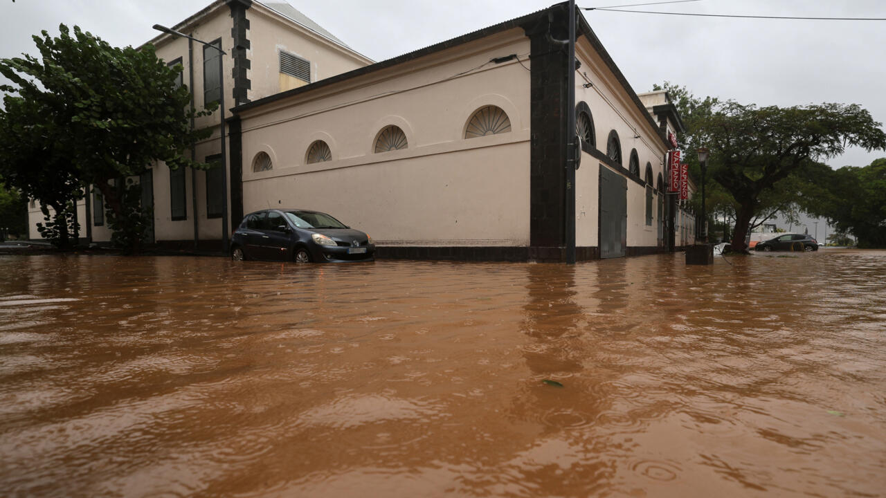 La Réunion : après le passage du cyclone Garance, quatre morts et des ...