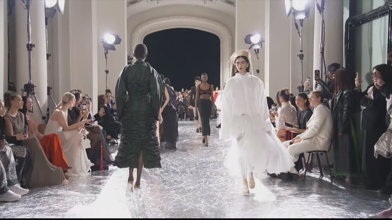 Paris Haute Couture : Rihanna, Jennifer Lopez et Laetitia Casta au ...