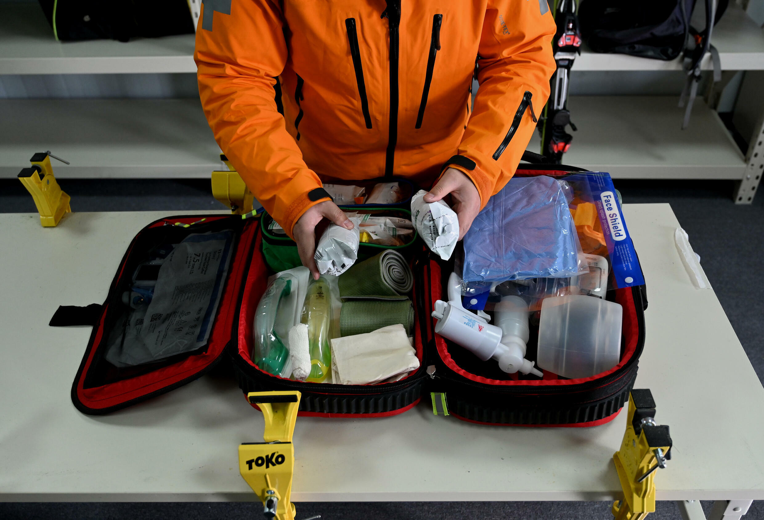 Chinese trauma doctors perfect ski skills for Olympics