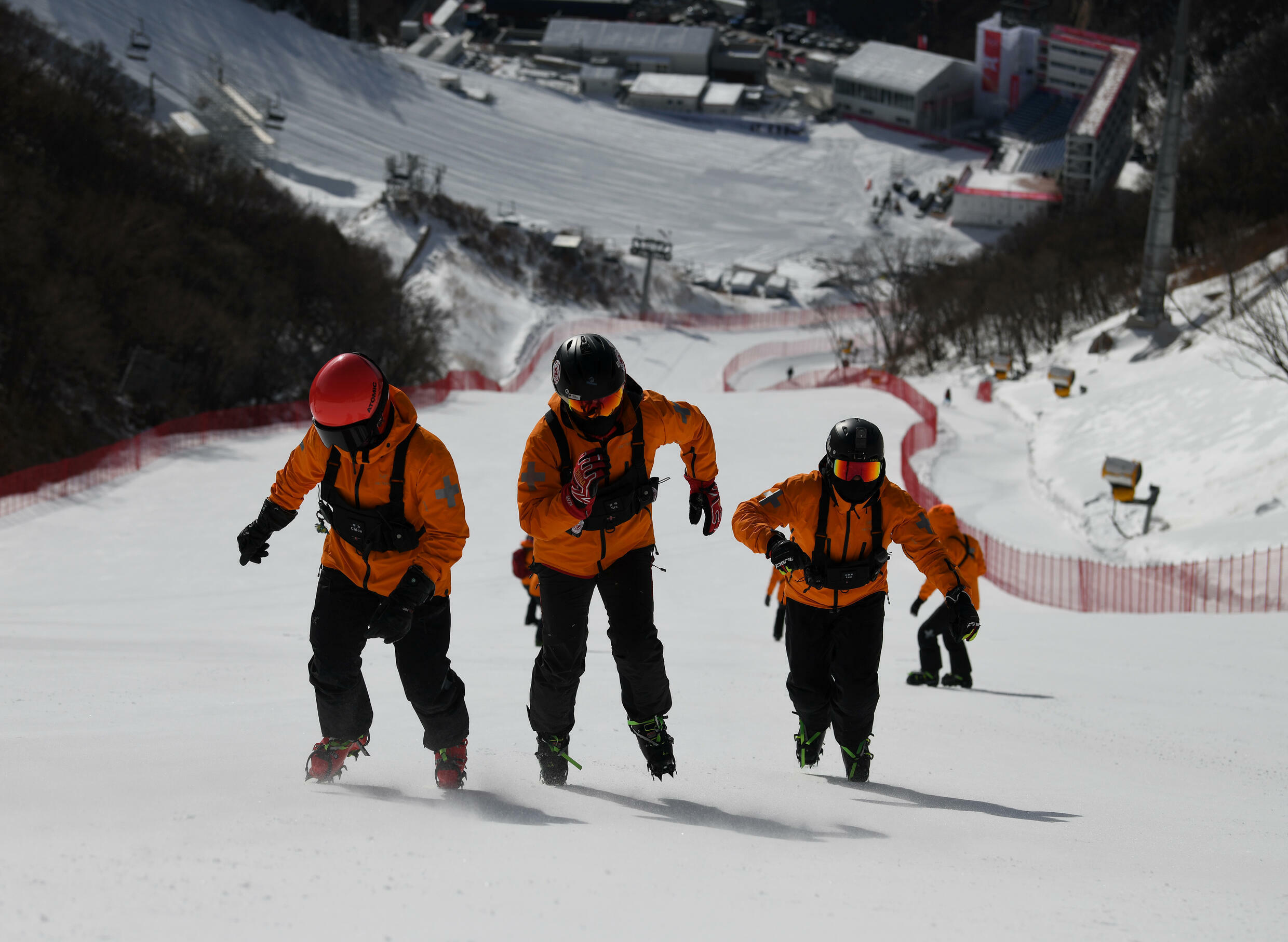 Chinese trauma doctors perfect ski skills for Olympics