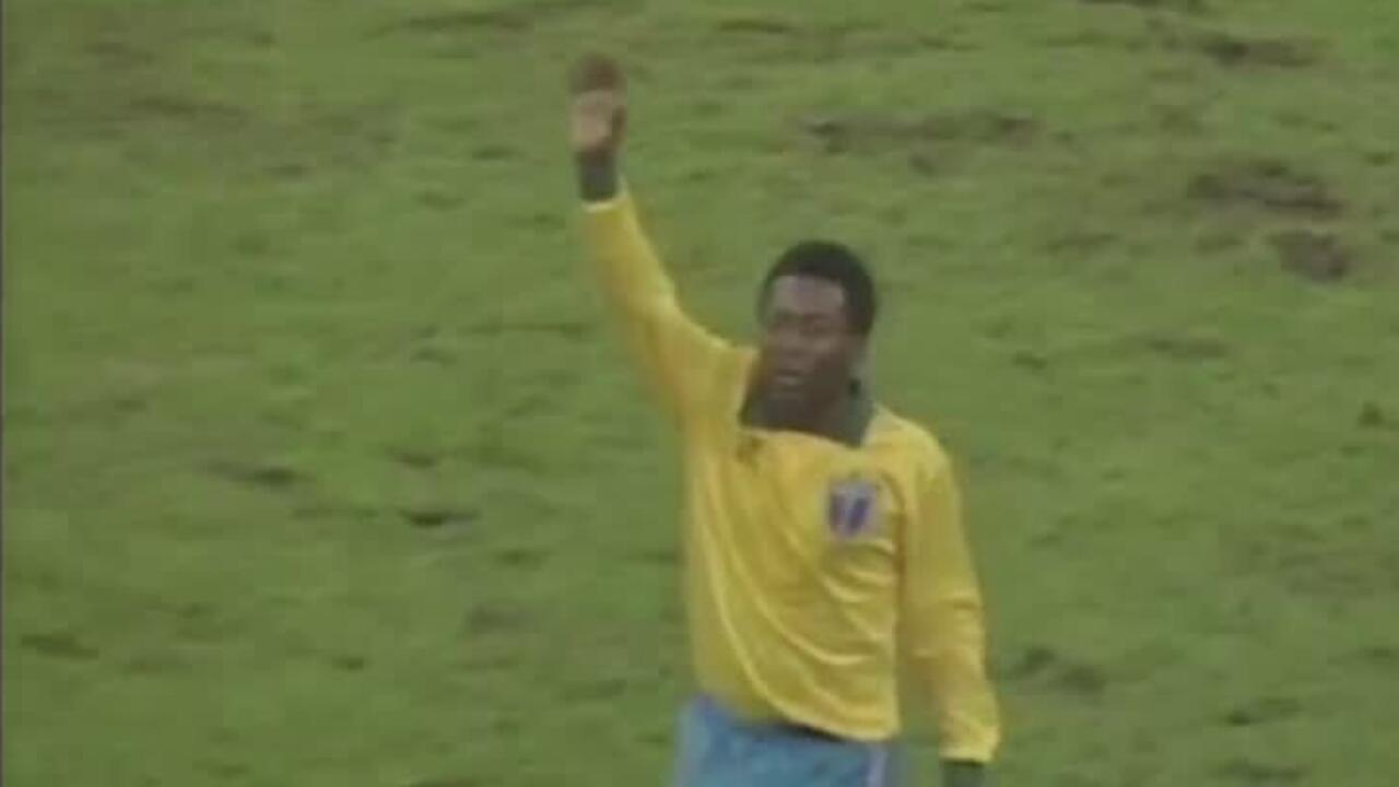 Pelé y su falta de compromiso en la lucha contra el racismo y la ...