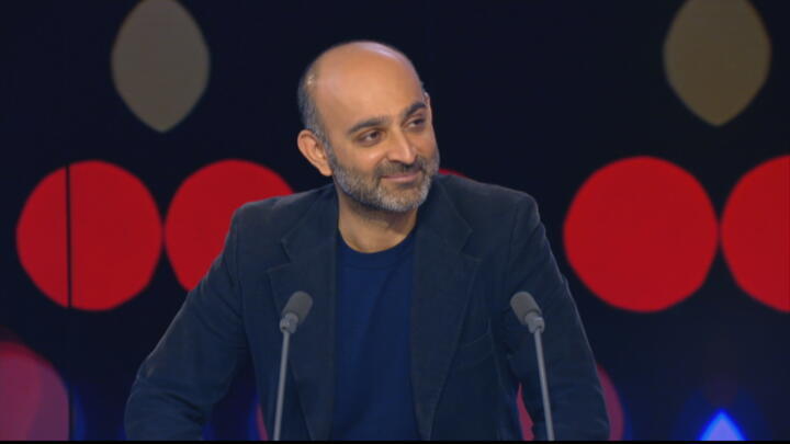 Author Mohsin Hamid: The magic of the migrant crisis - arts24