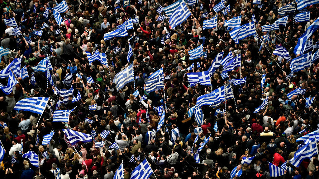 Thousands of Greeks protest over Macedonia name
