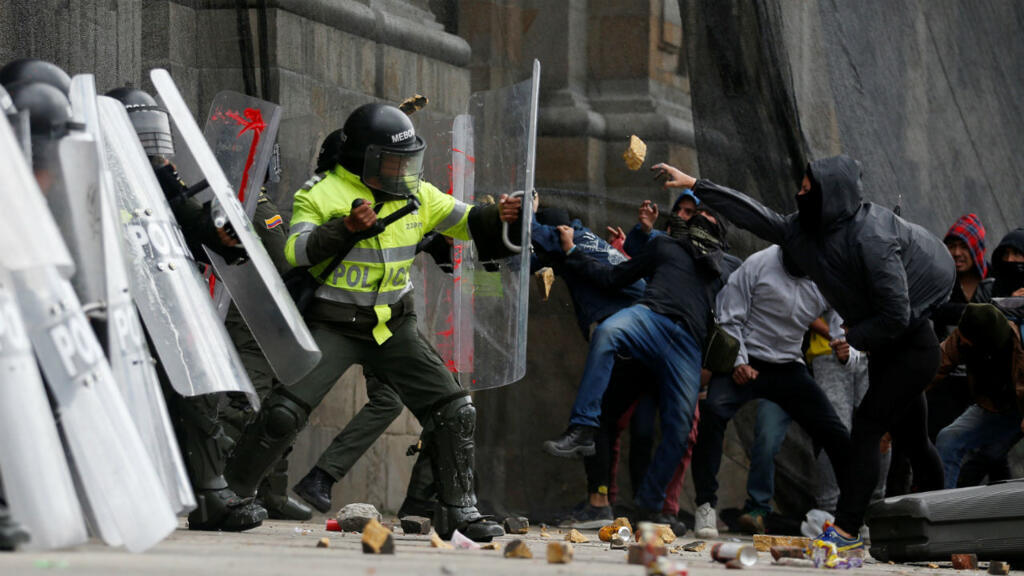 Disturbios en Colombia en medio de jornada de protestas antigubernamentales