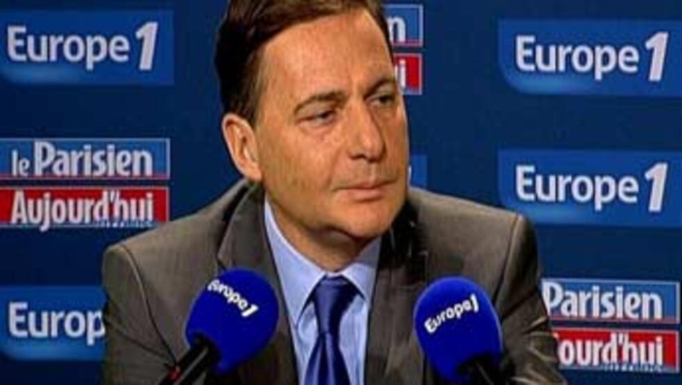 Éric Besson se défend de vouloir "censurer" WikiLeaks