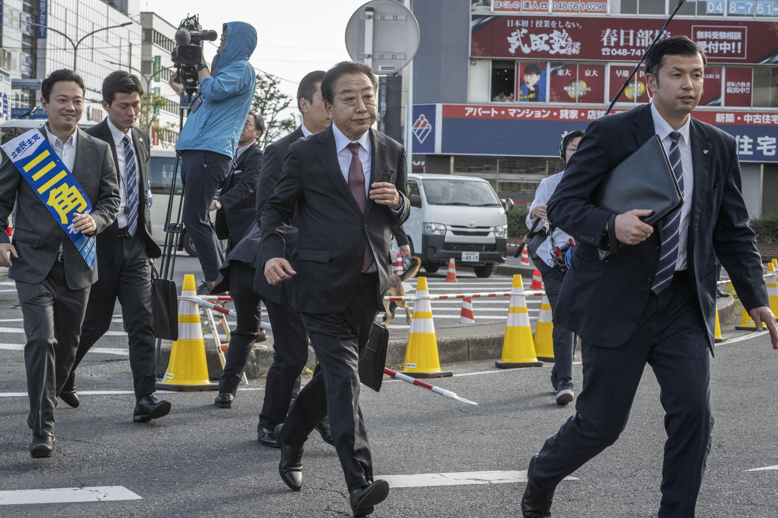 Final campaigning in tight Japan election