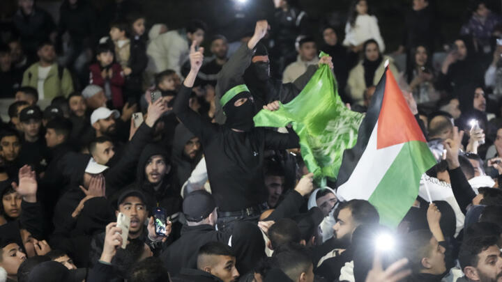 Buses carrying 110 released Palestinian prisoners reach Ramallah ...