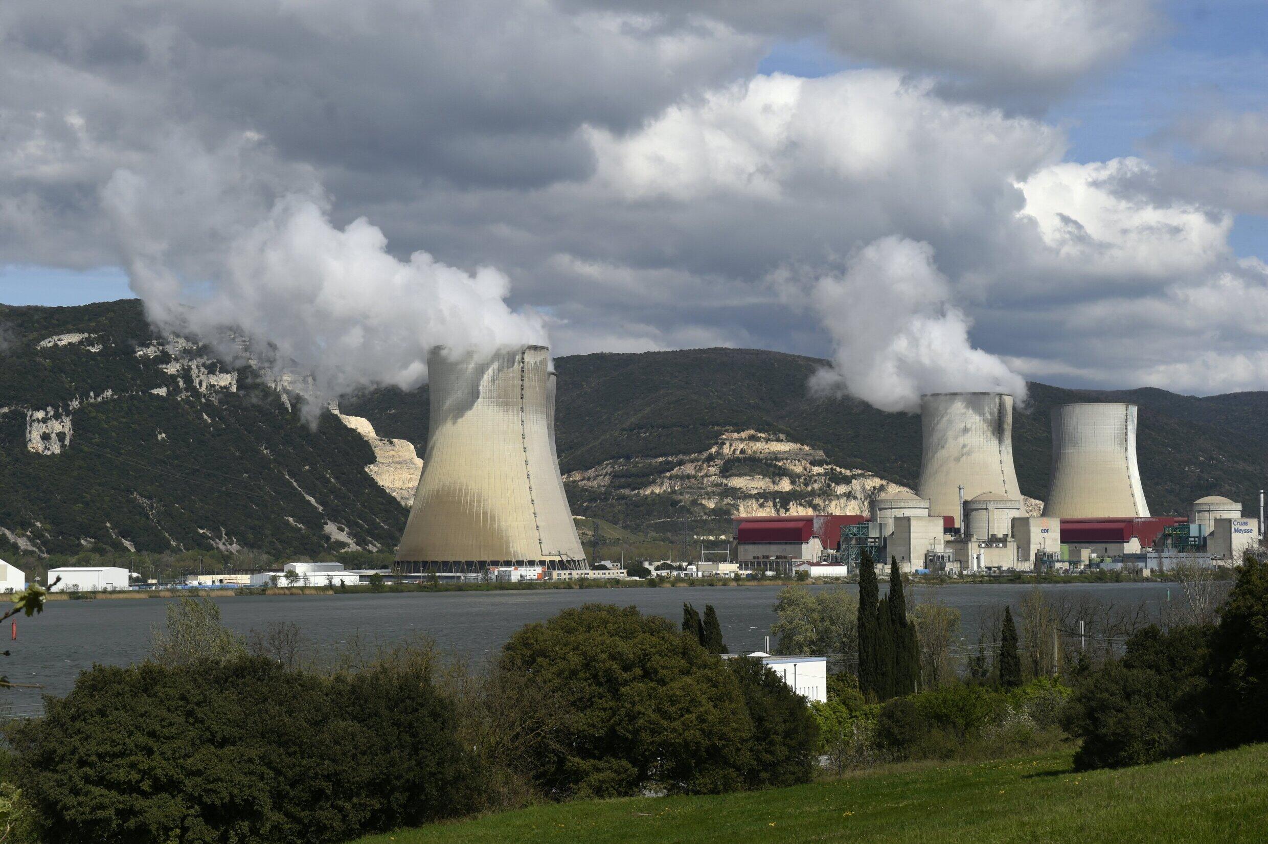 France to restart all nuclear reactors by winter amid energy crunch