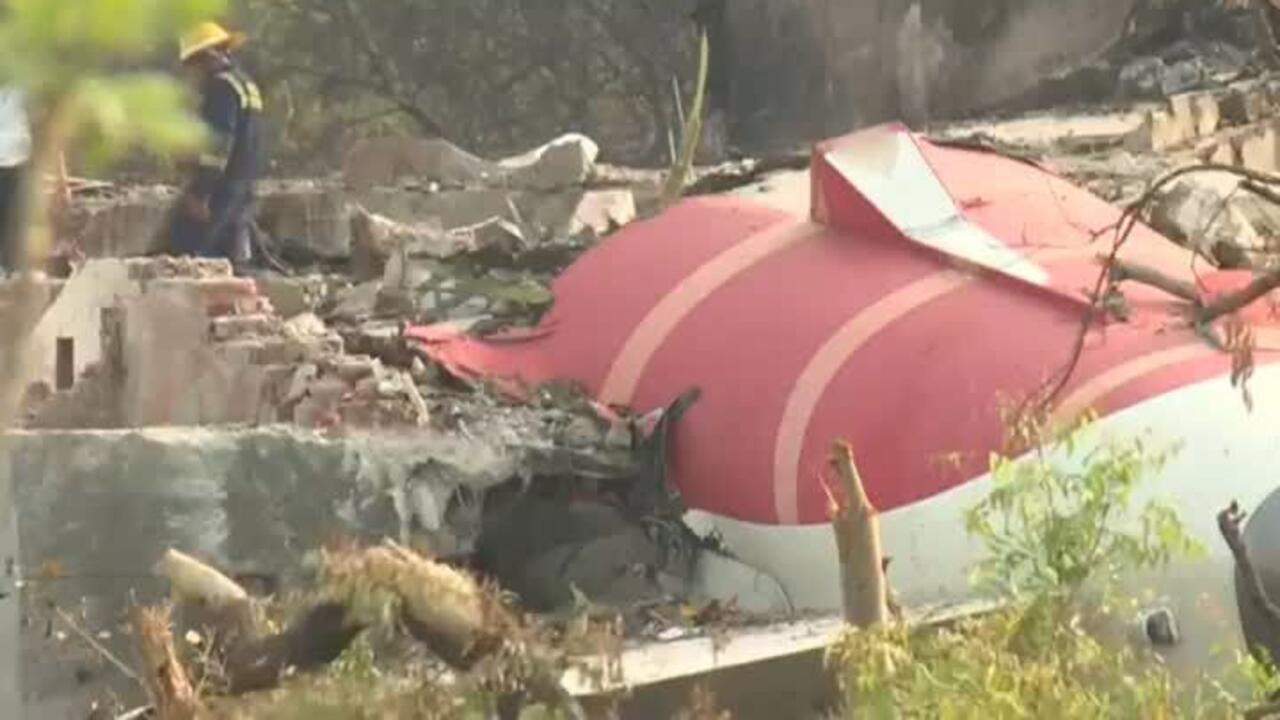 Recuperan grabadora de vuelo del accidente del Boeing 787-8 de Air India - France 24