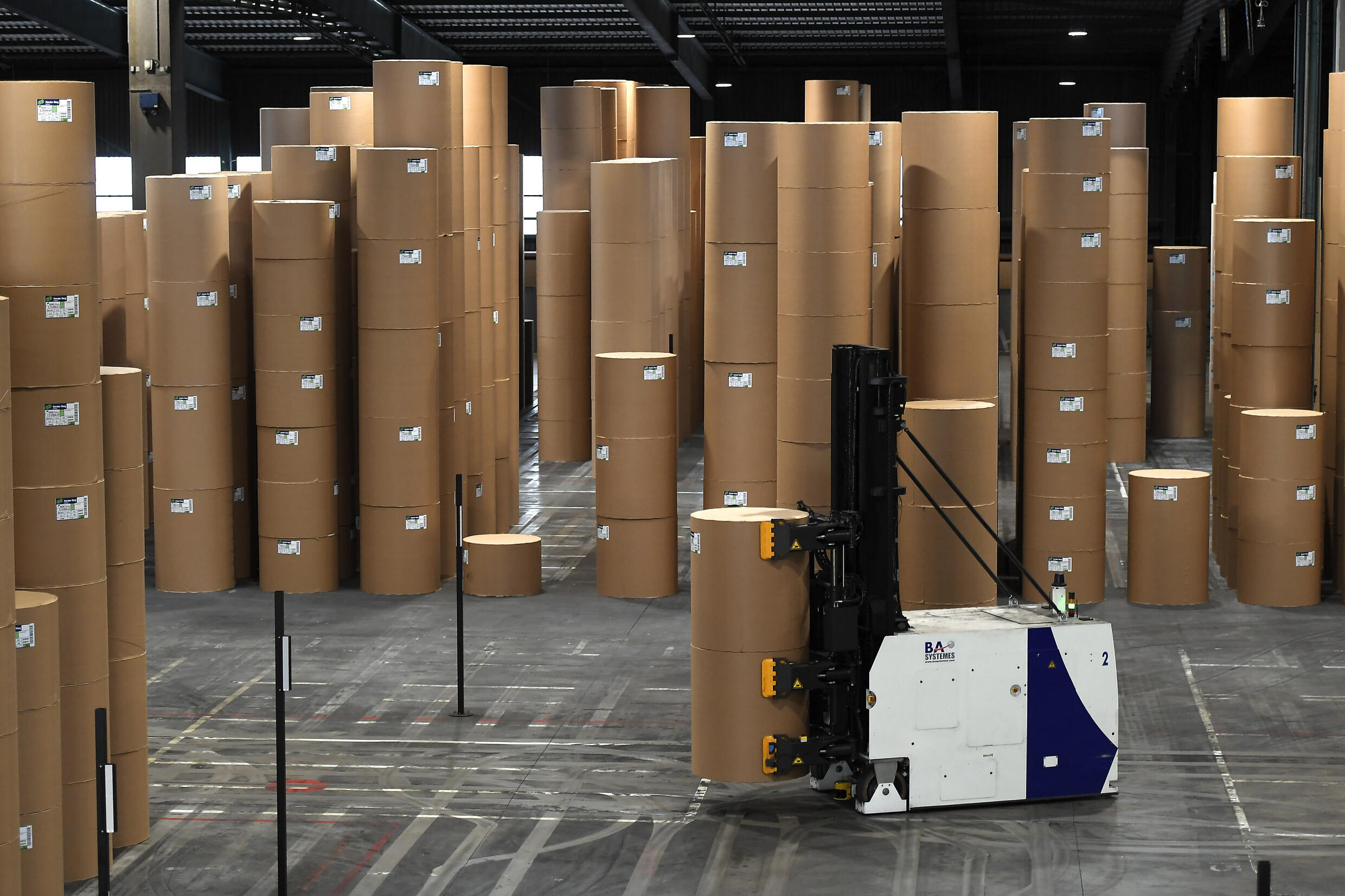 Dans la dernière usine française de papier journal, l'avenir est au carton