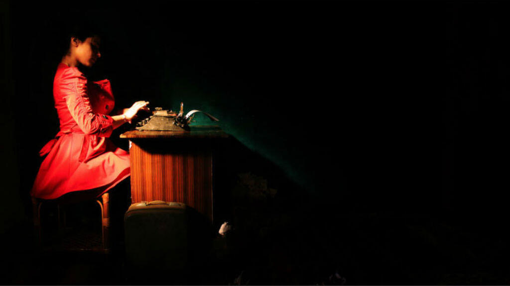 Palestinian artist finds beauty and acclaim from Gaza bedroom