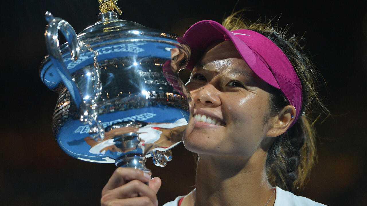 Li Na romps to victory in Australian Open final