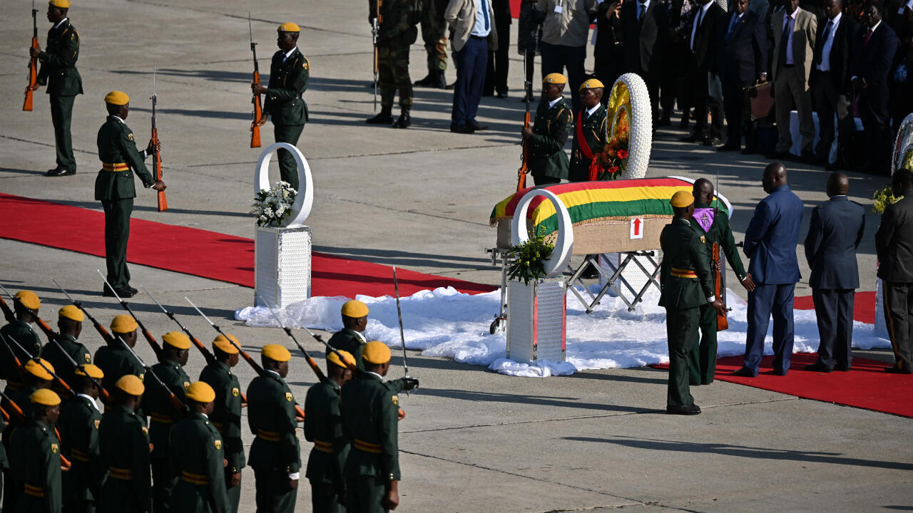 Zimbabweans divided as Mugabe's body arrives home for burial