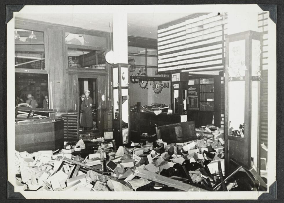 Previously unseen photos show Nazis' Kristallnacht pogrom up close ...