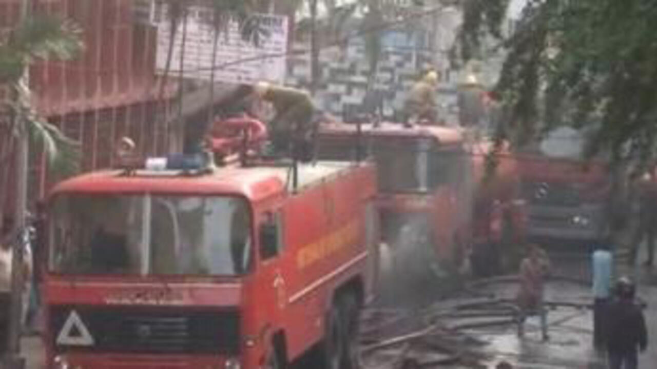 Dozens killed as fire sweeps through Kolkata hospital