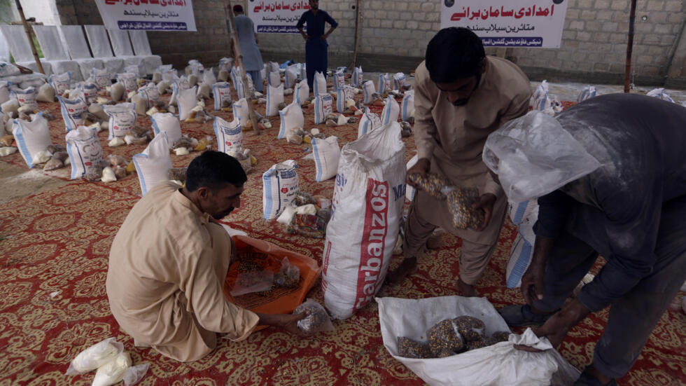 Pakistan steps up aid efforts as rains leave hundreds dead, tens of ...
